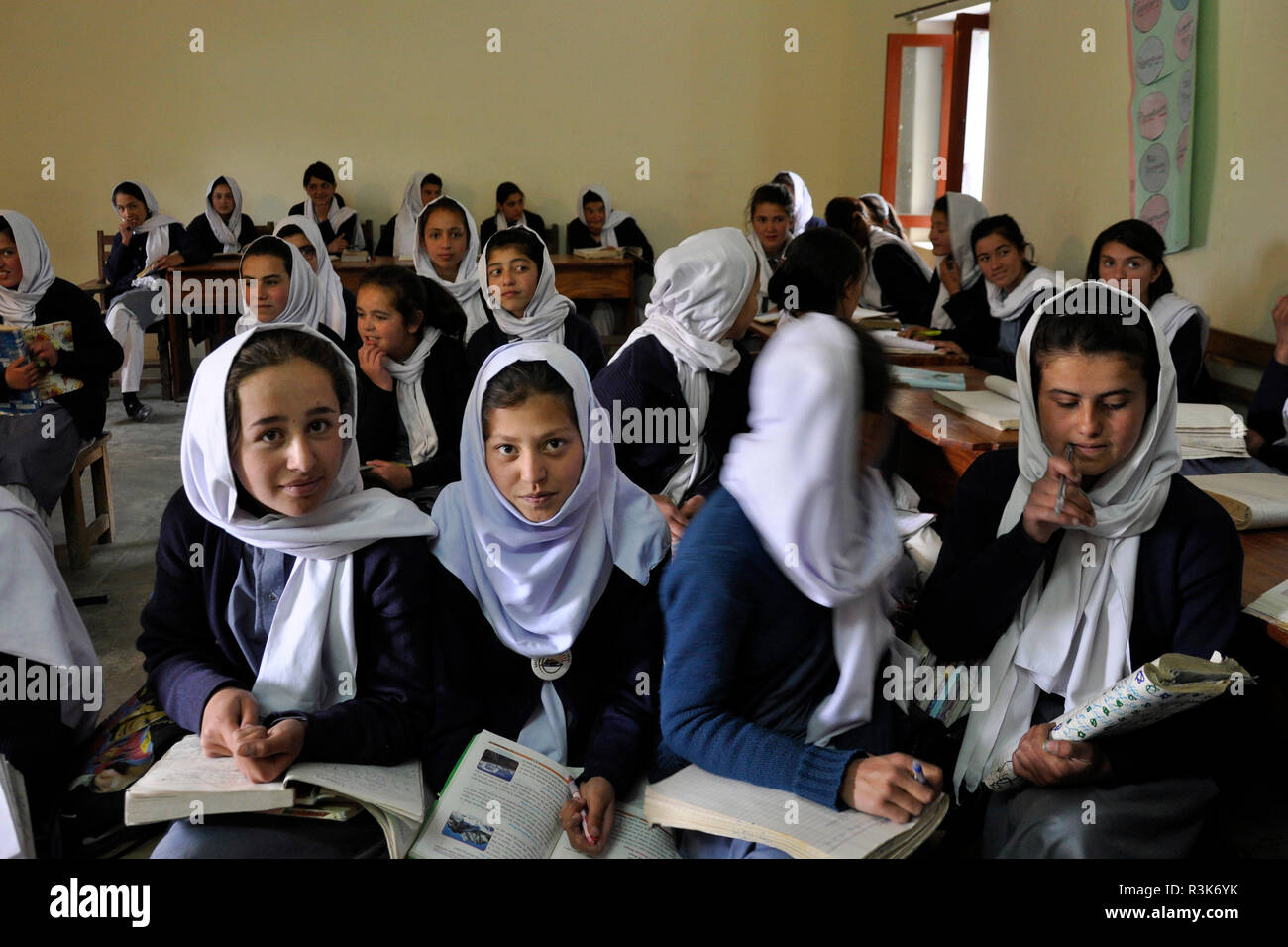 School pakistan students hi-res stock photography and images - Alamy