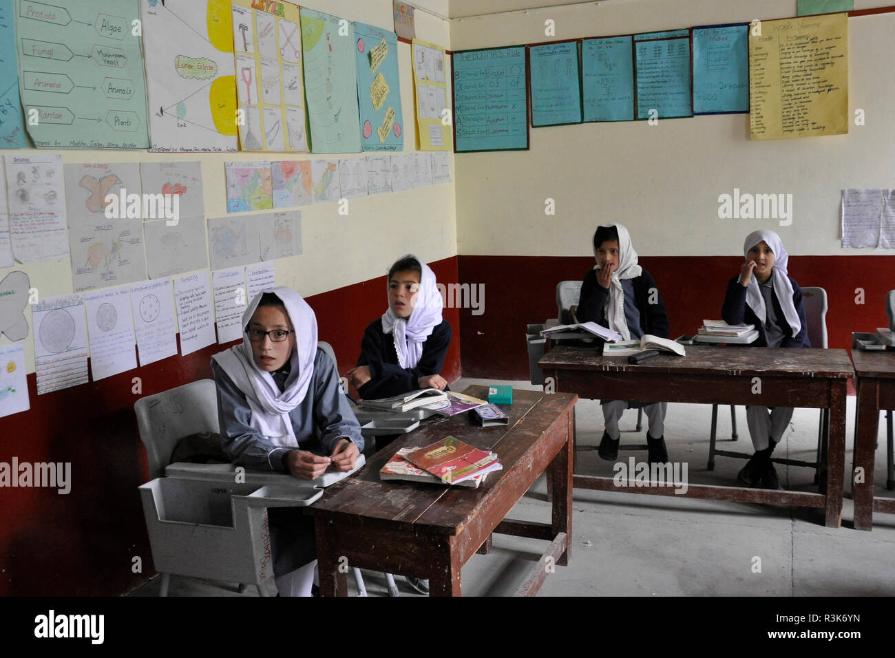 School pakistan students hi-res stock photography and images - Alamy