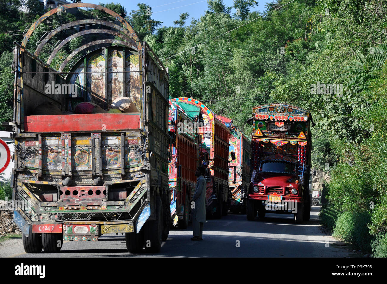 Pakistani trucks hi-res stock photography and images - Alamy