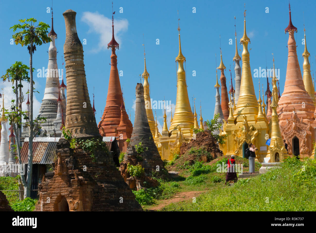 Stupa complex hi-res stock photography and images - Alamy