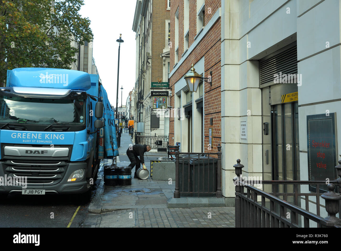 Arlington Street London looking North Stock Photo - Alamy