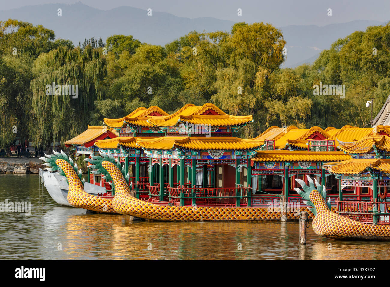 Tourist dragon boats, Kunming Lake, Summer Palace, Beijing, China Stock ...