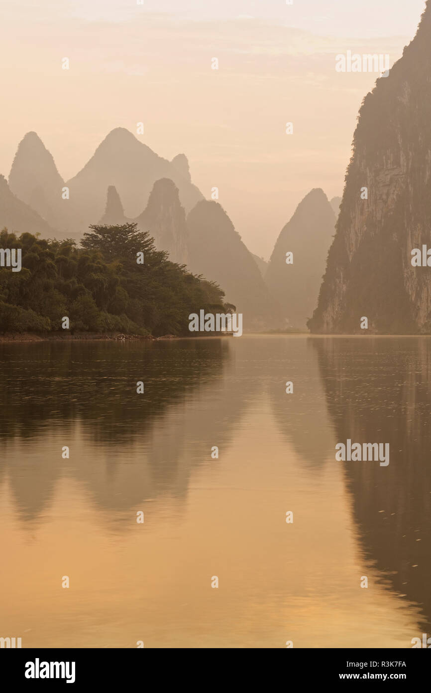 Li River at sunrise, near Xingping, China Stock Photo - Alamy