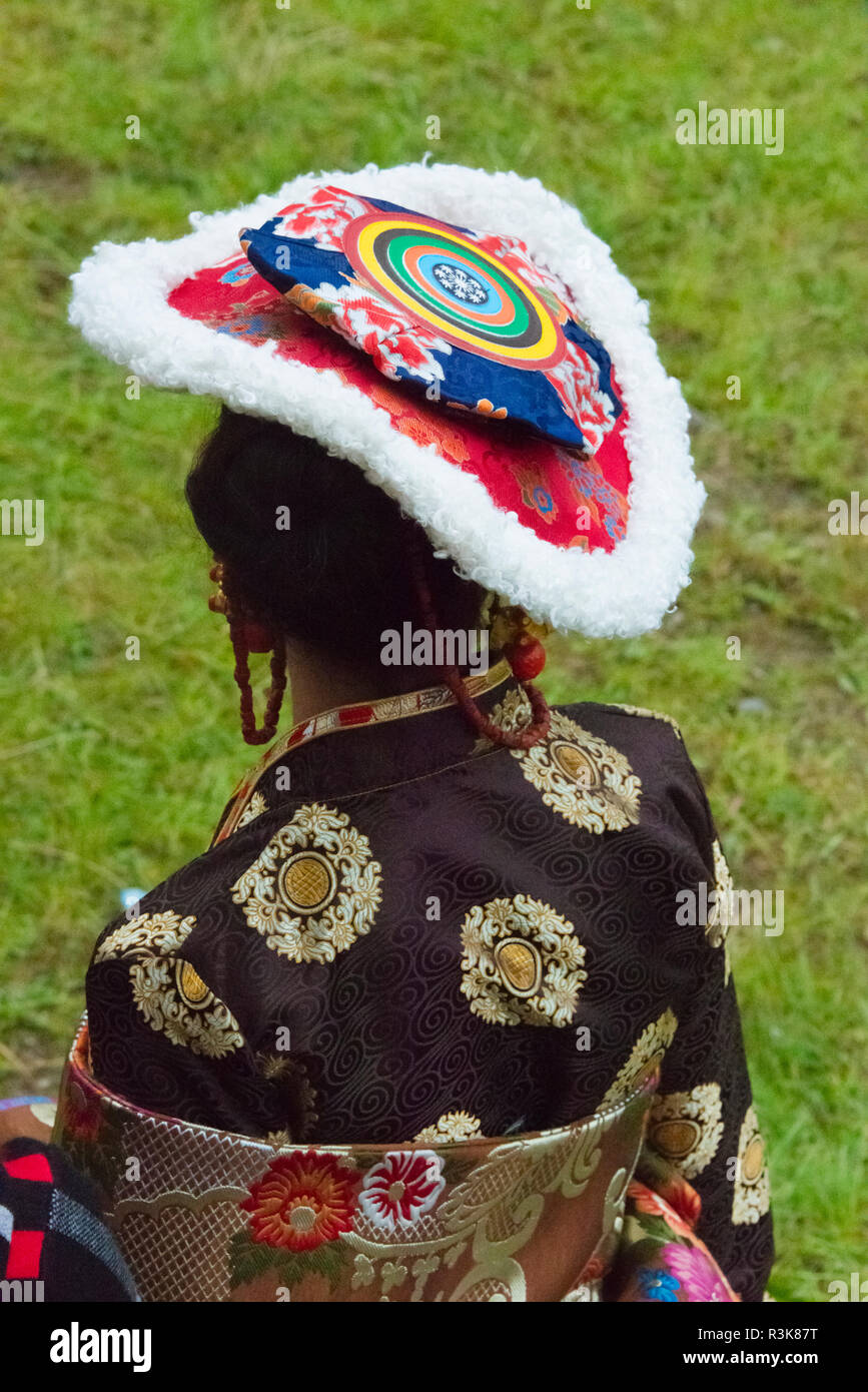 Tibetan girl in traditional clothing, Xinduqiao, western Sichuan, China ...
