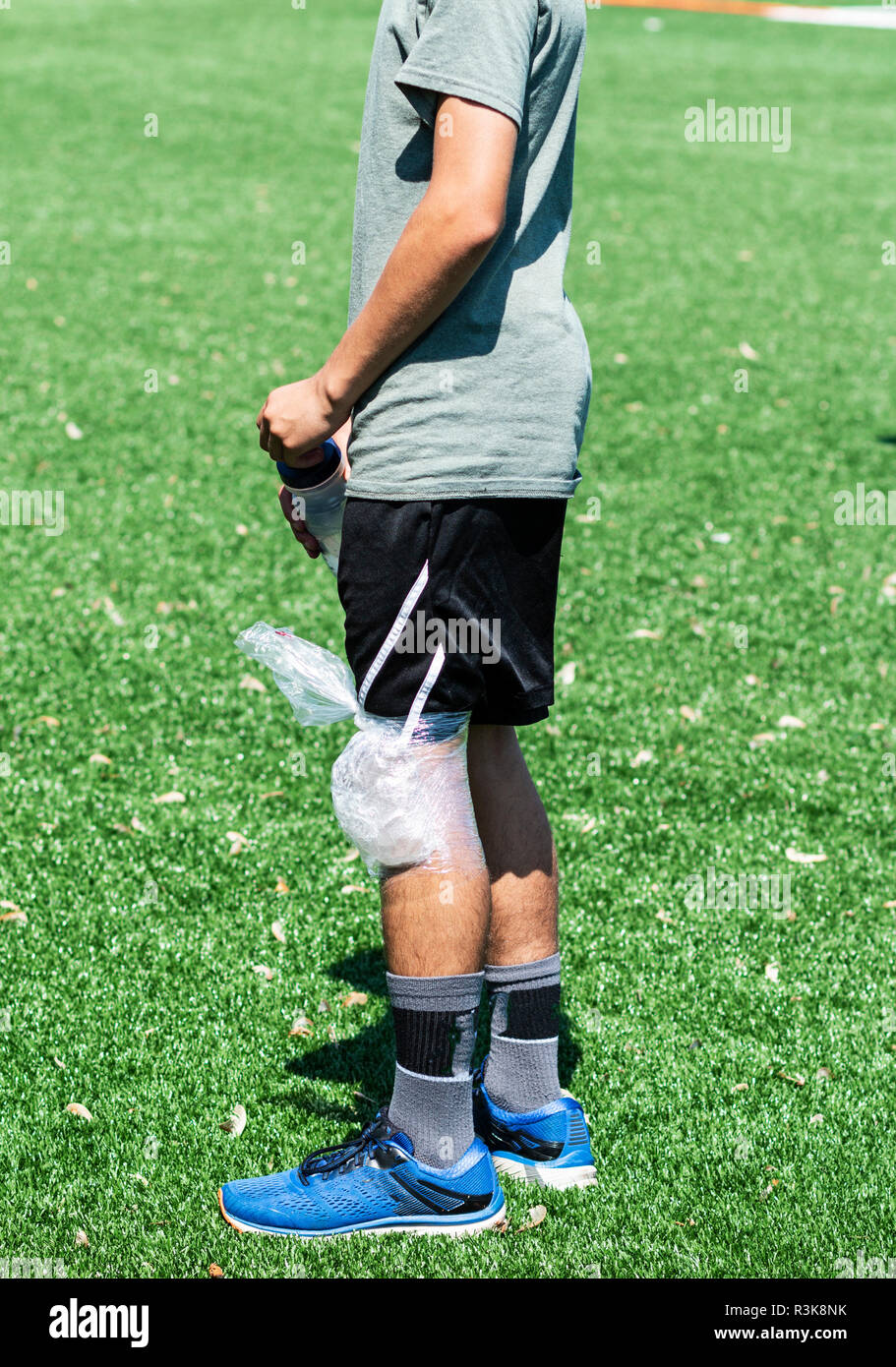 Injured athlete field hi-res stock photography and images - Alamy