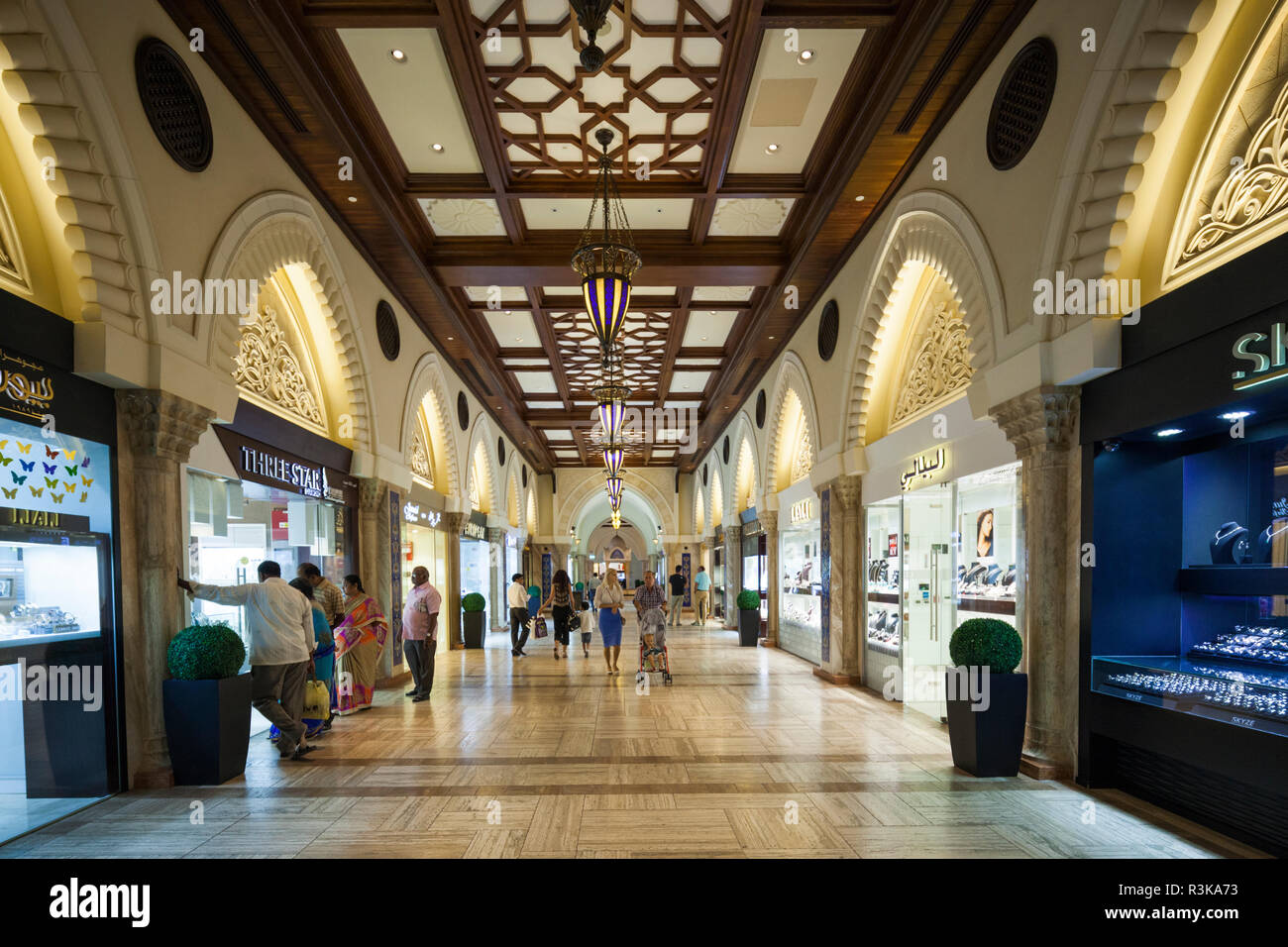 Arabic mall hi-res stock photography and images - Alamy