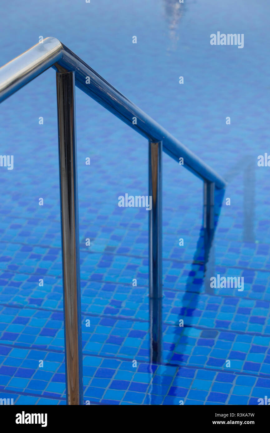 Dubai swimming pool hi-res stock photography and images - Alamy