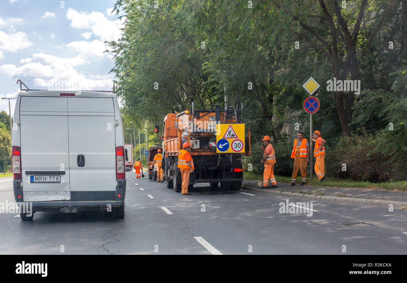 Road man work uniform orange hi-res stock photography and images - Alamy