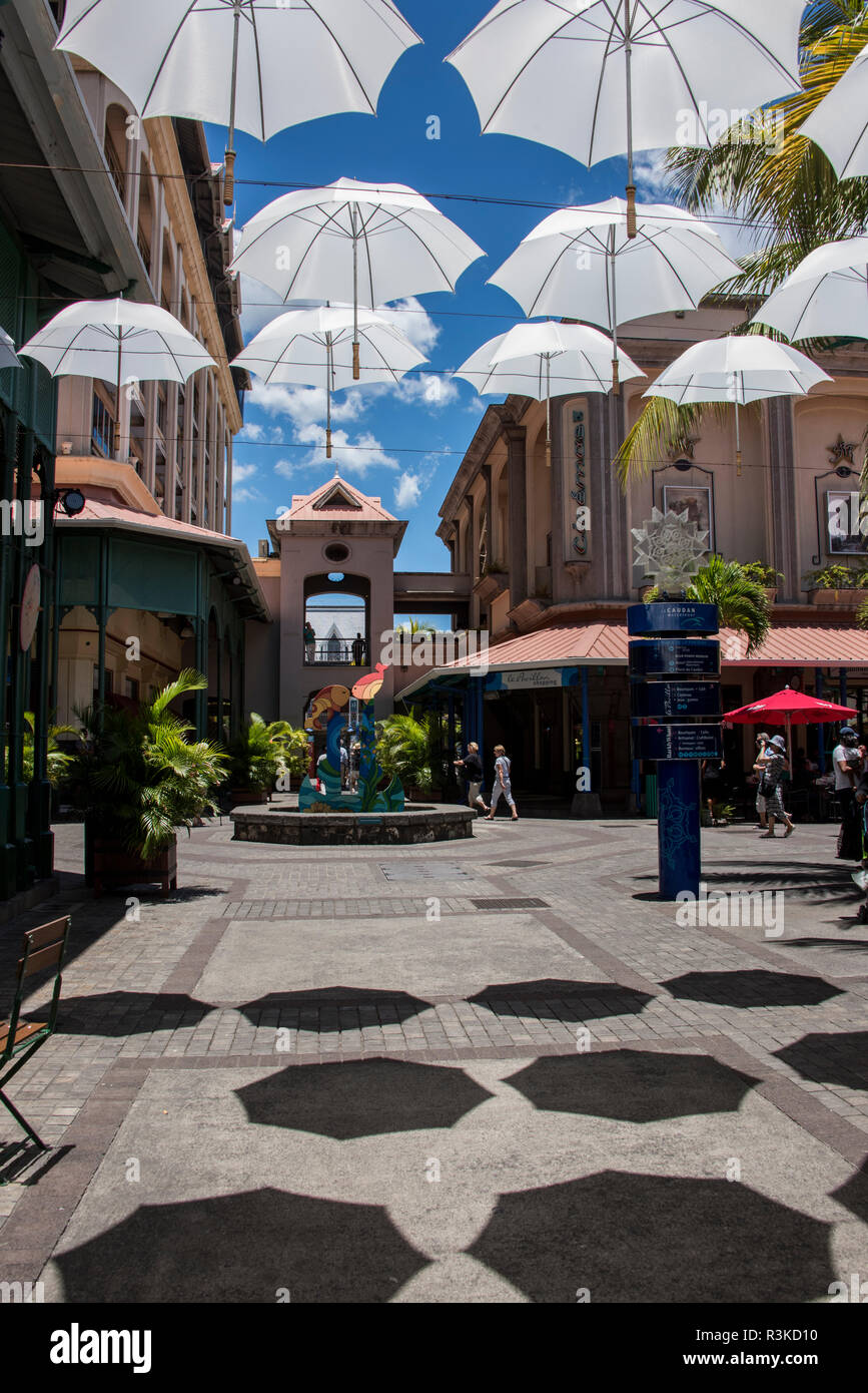 Le caudan waterfront umbrella hi-res stock photography and images - Alamy