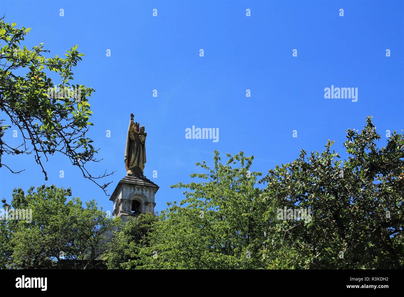 La Bonne Dame (The Good Lady) blessing historic city of Argenton sur ...