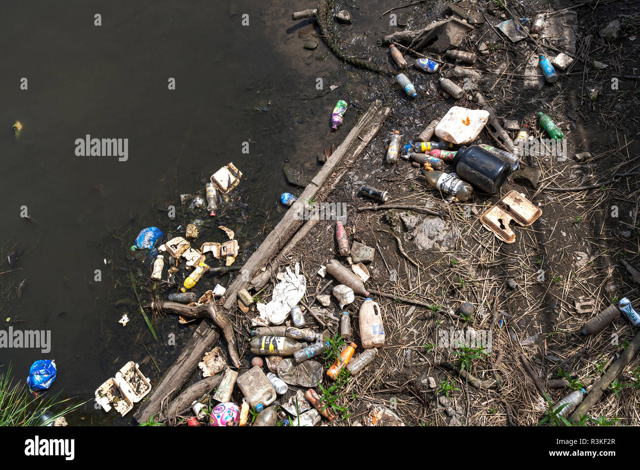 British marine plastic pollution hi-res stock photography and images ...
