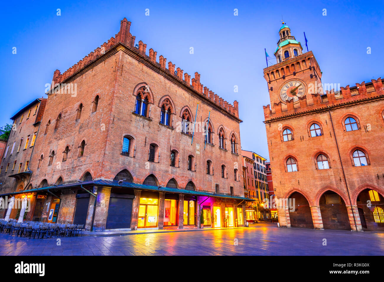 Palazzo d’accursio bologna hi-res stock photography and images - Alamy
