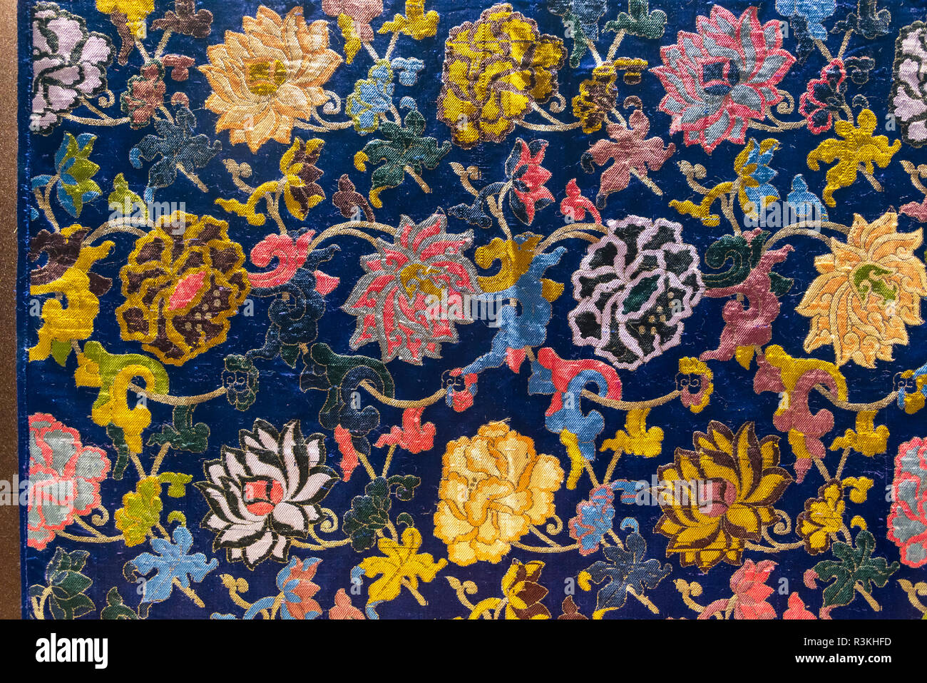 Imperial robe on display in Presidential Palace, Nanjing, Jiangsu ...