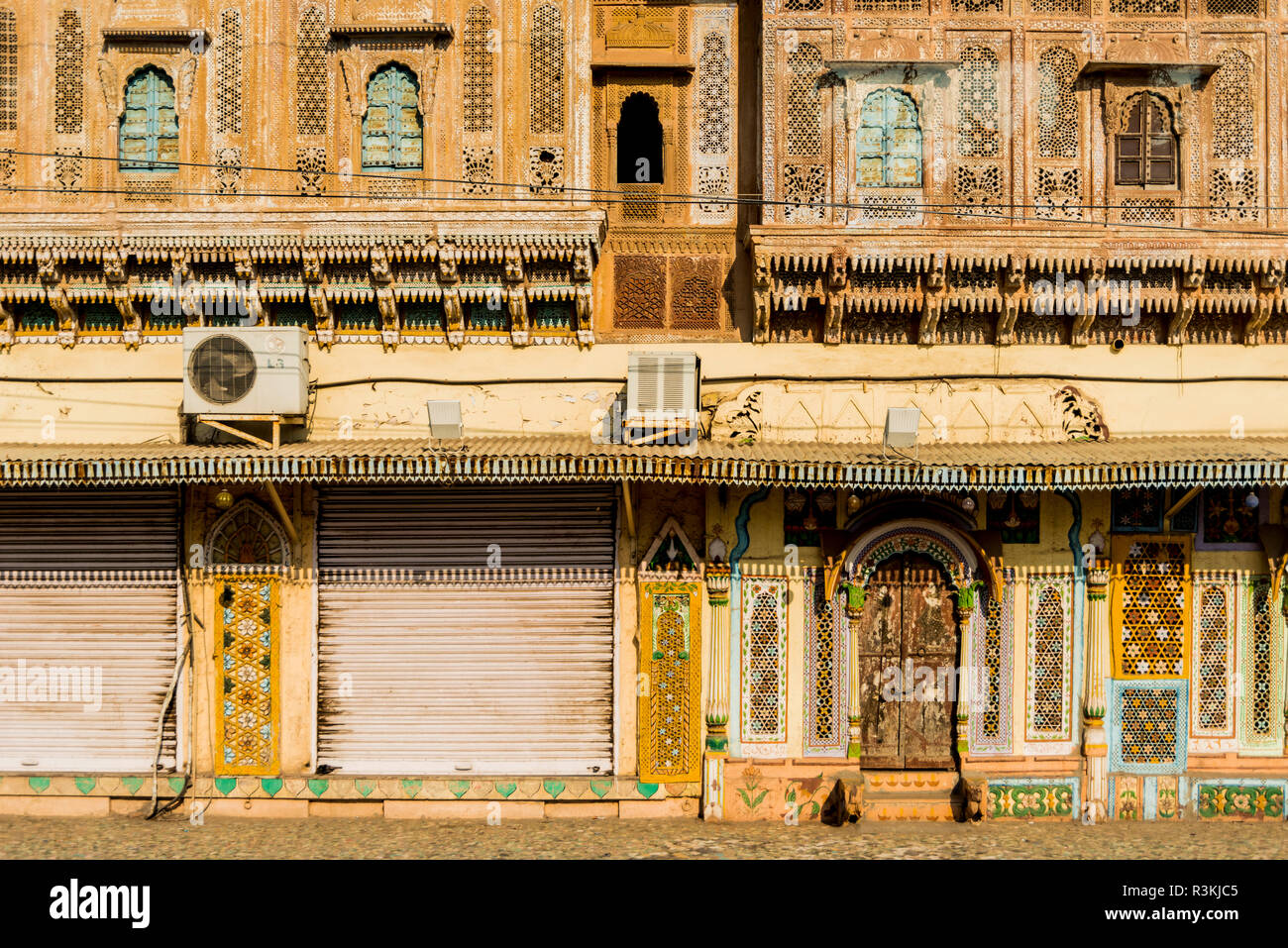 Intricate facades hi-res stock photography and images - Alamy