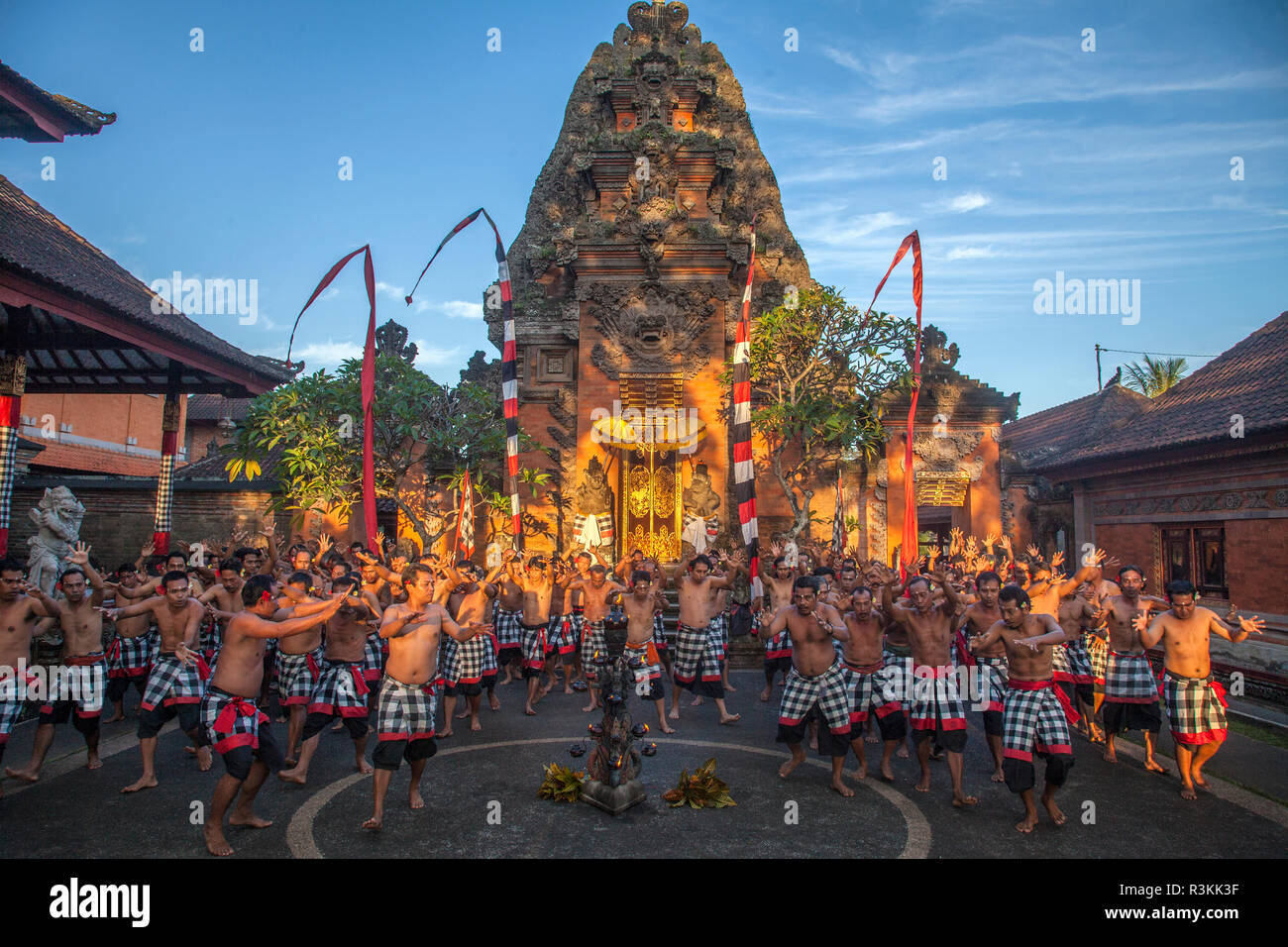 Bali kecak fire dance hi-res stock photography and images - Alamy
