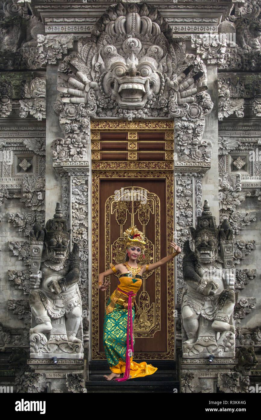 Hindu temple dancer hi-res stock photography and images - Alamy