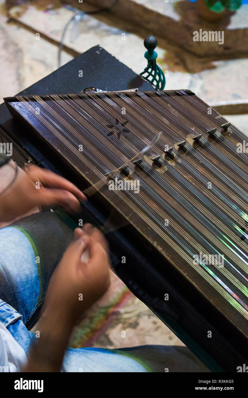 Santoor iran hi-res stock photography and images - Alamy