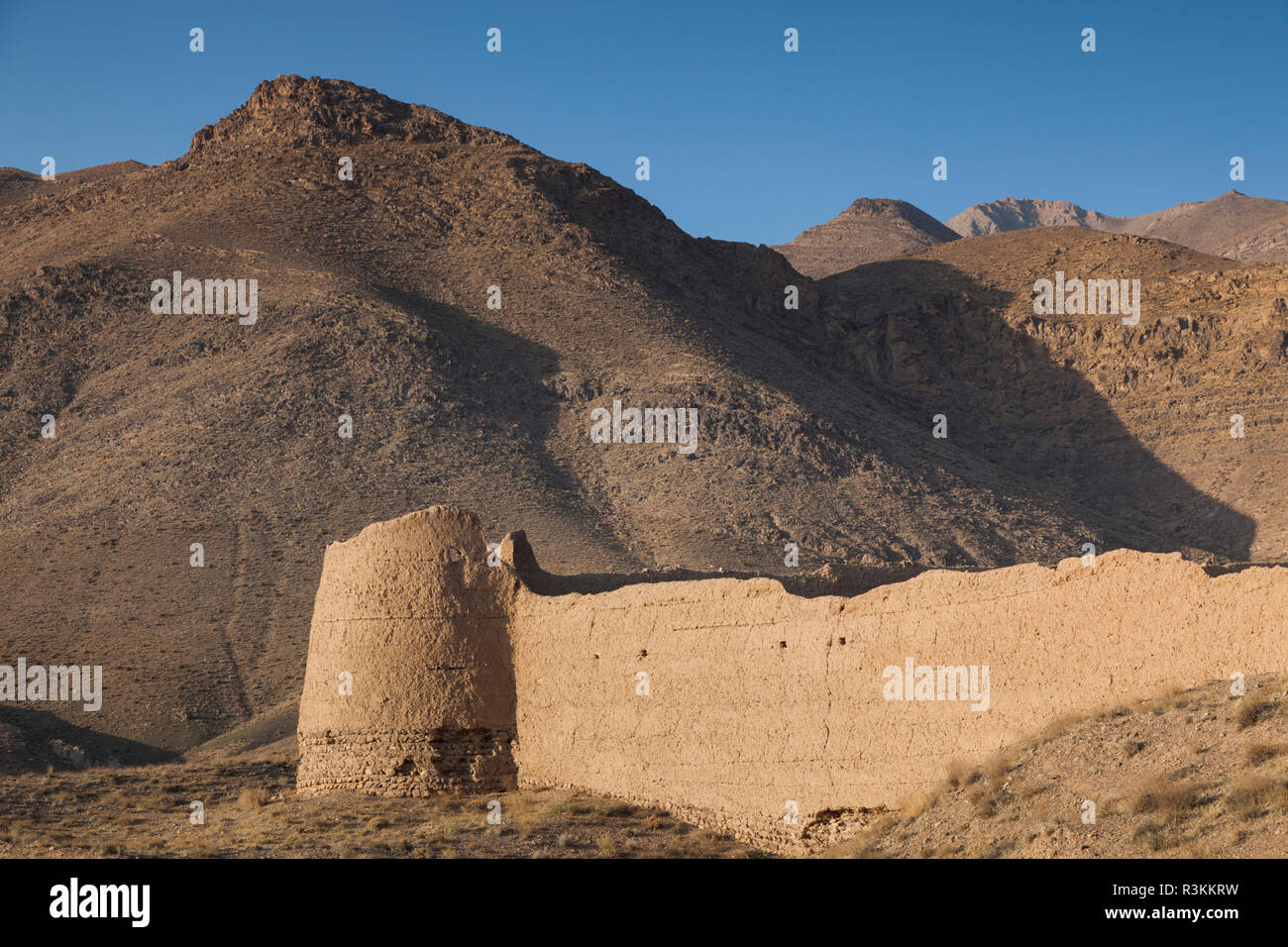 Central Iran, Abyaneh, Ruins Of Mountaintop Fort Stock Photo - Alamy