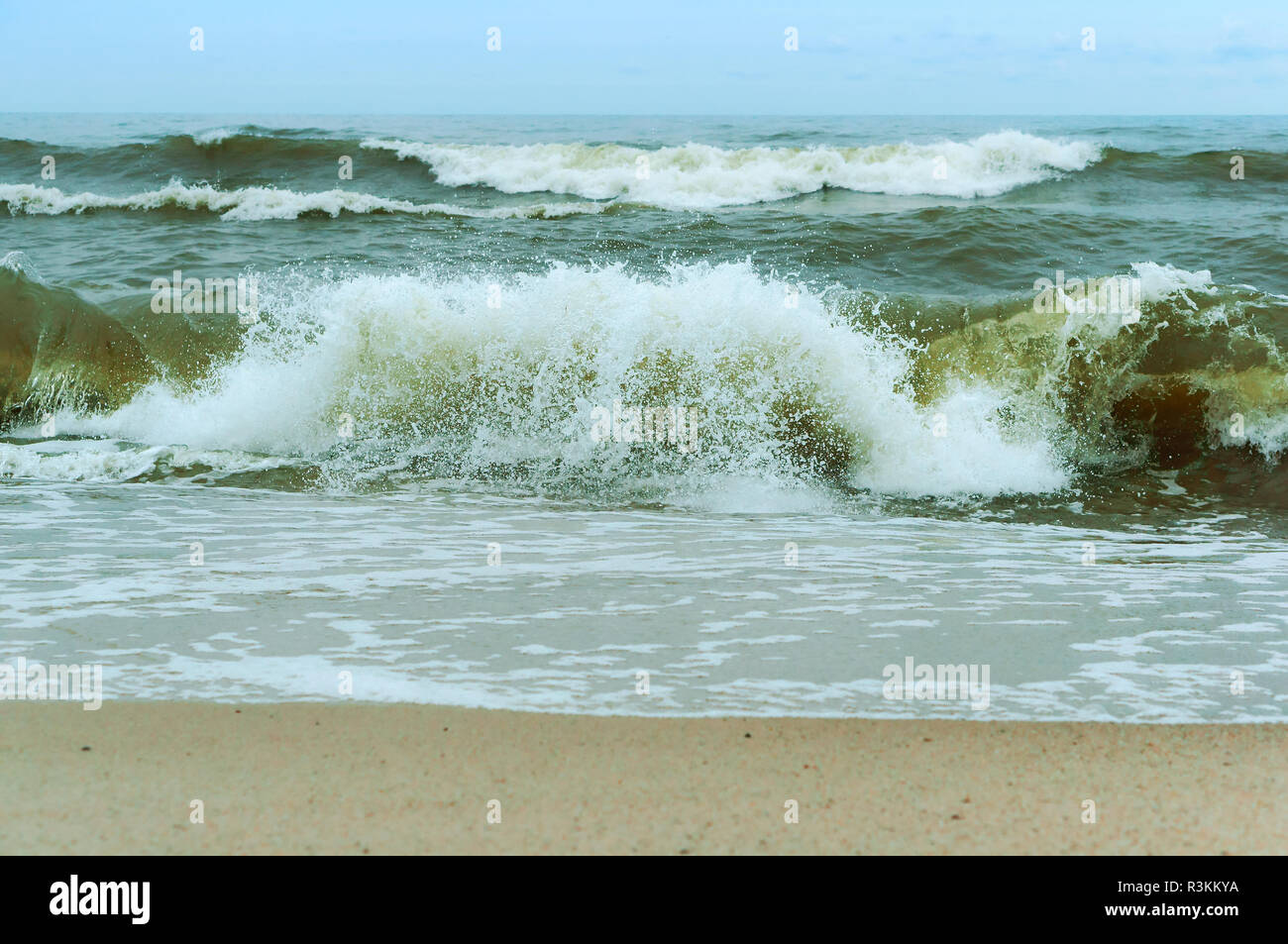 Small ocean sea waves hi-res stock photography and images - Alamy
