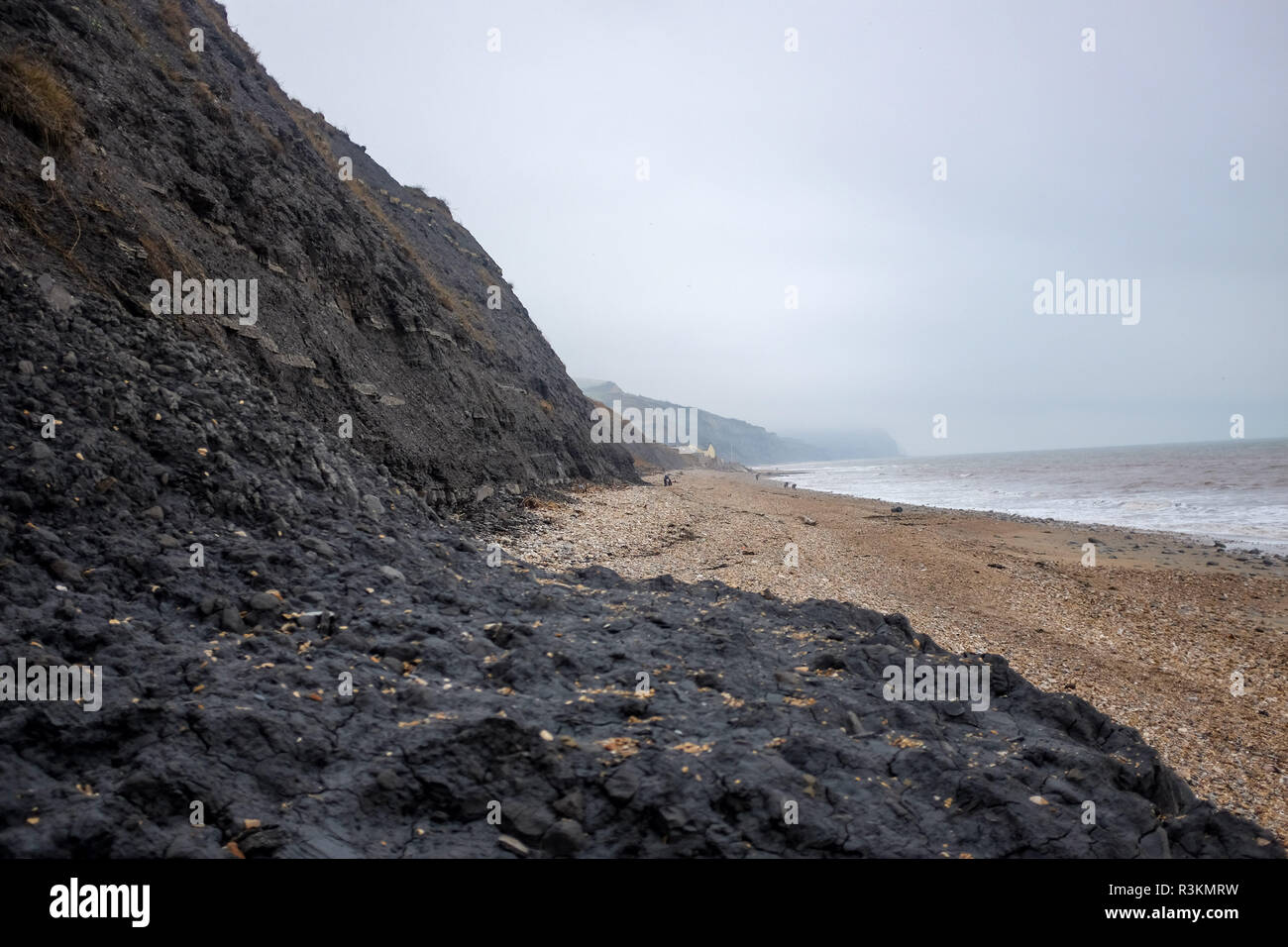 Lyme regis cliffs hi-res stock photography and images - Alamy