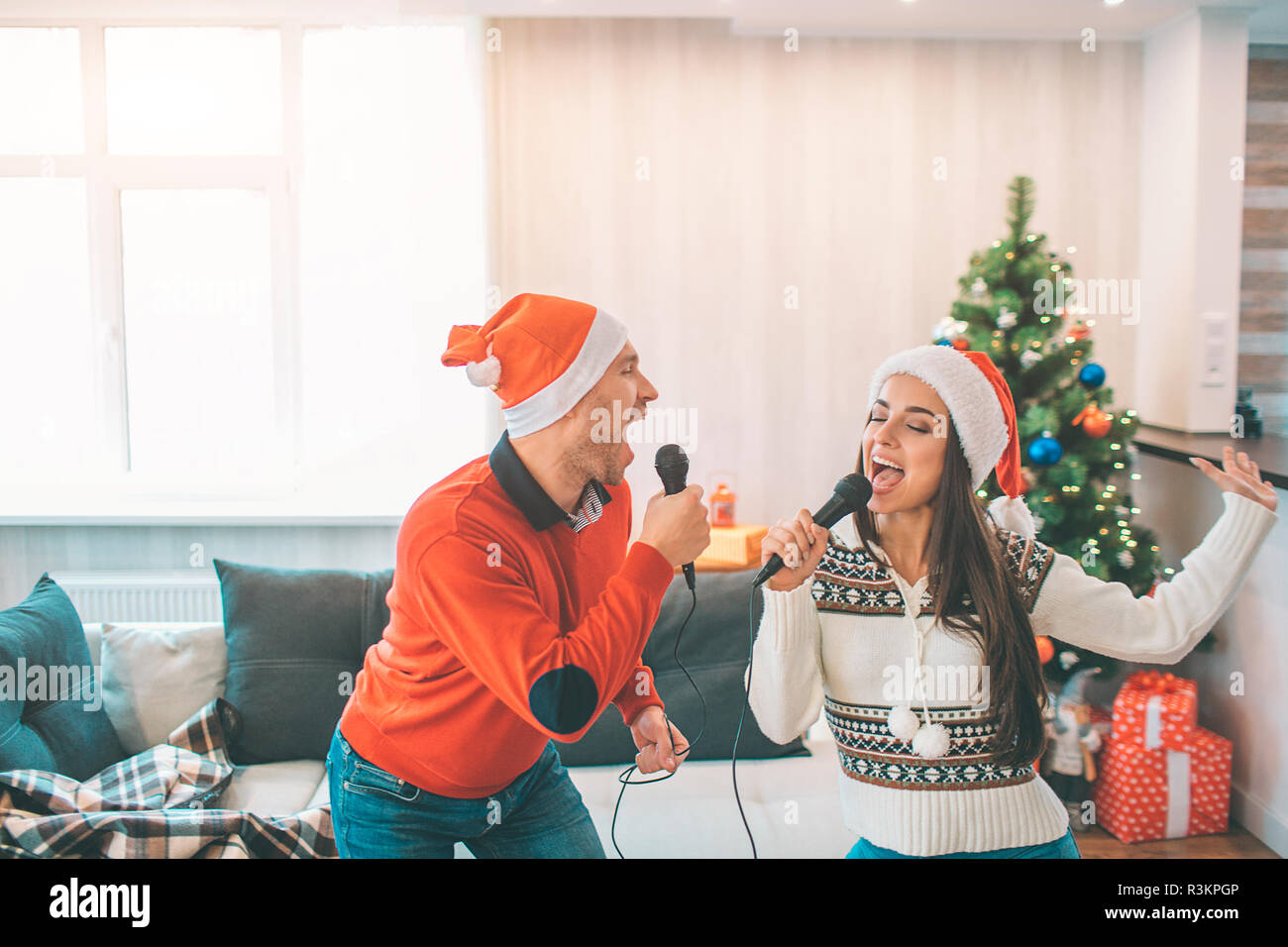 Singing out loud hi-res stock photography and images - Alamy