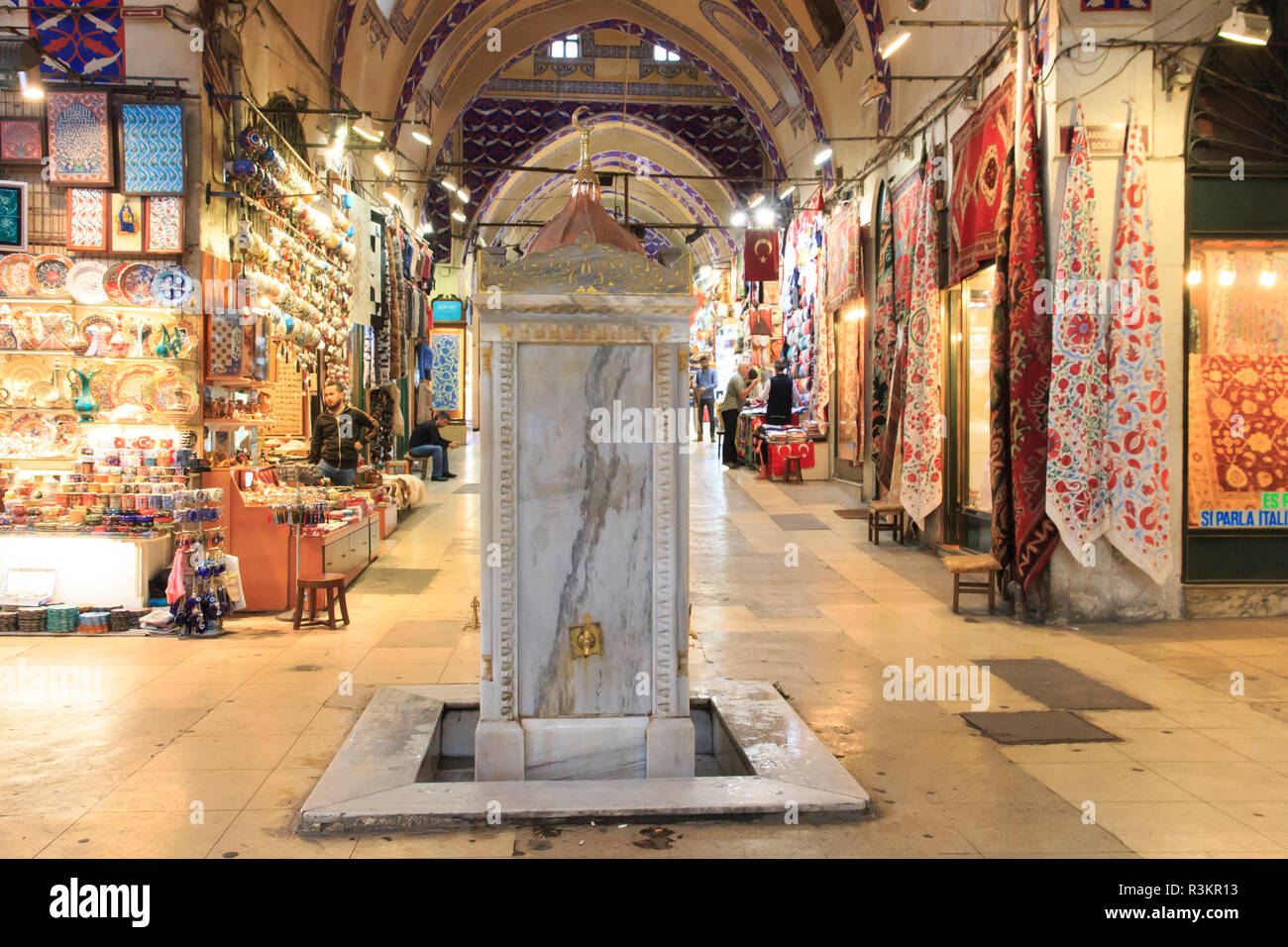 Istanbul covered marketplace hi-res stock photography and images - Alamy