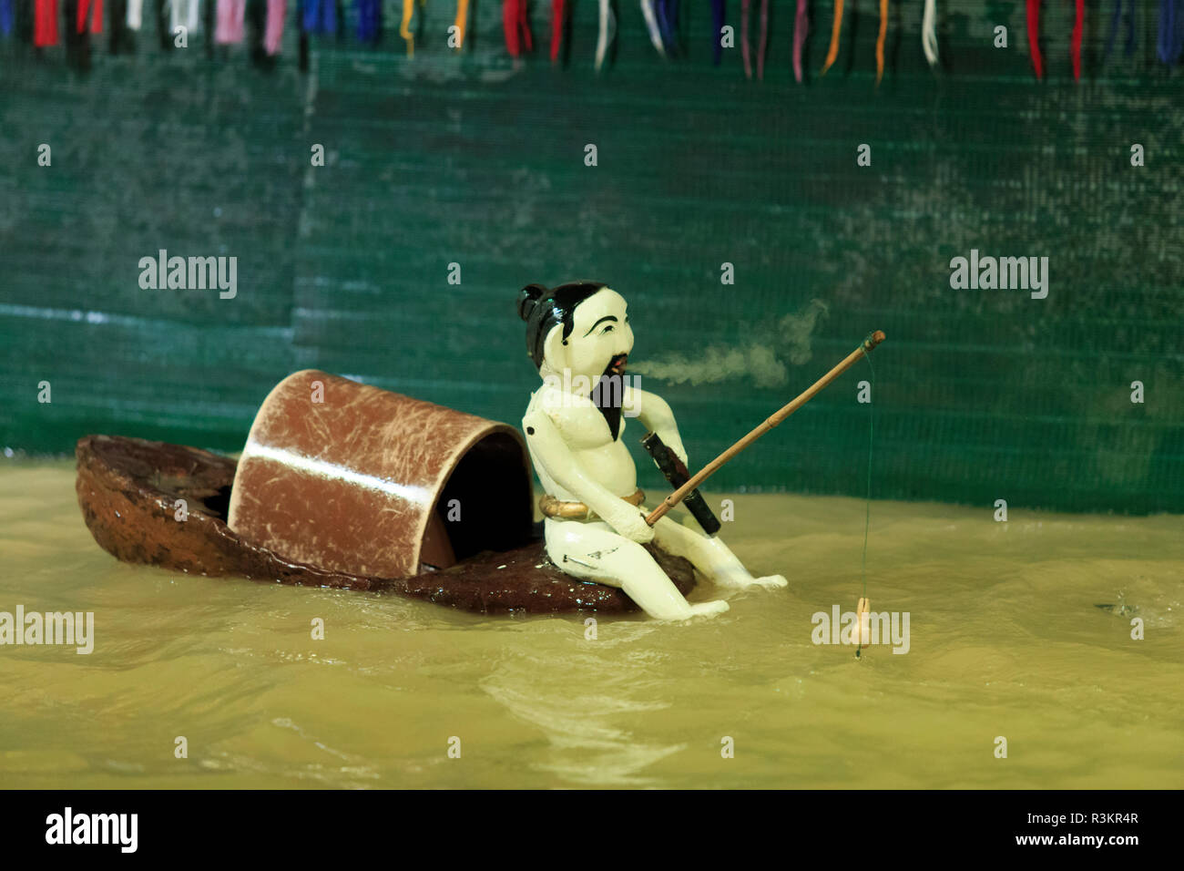 Traditional Vietnamese puppets at the Golden Dragon Water Puppet ...