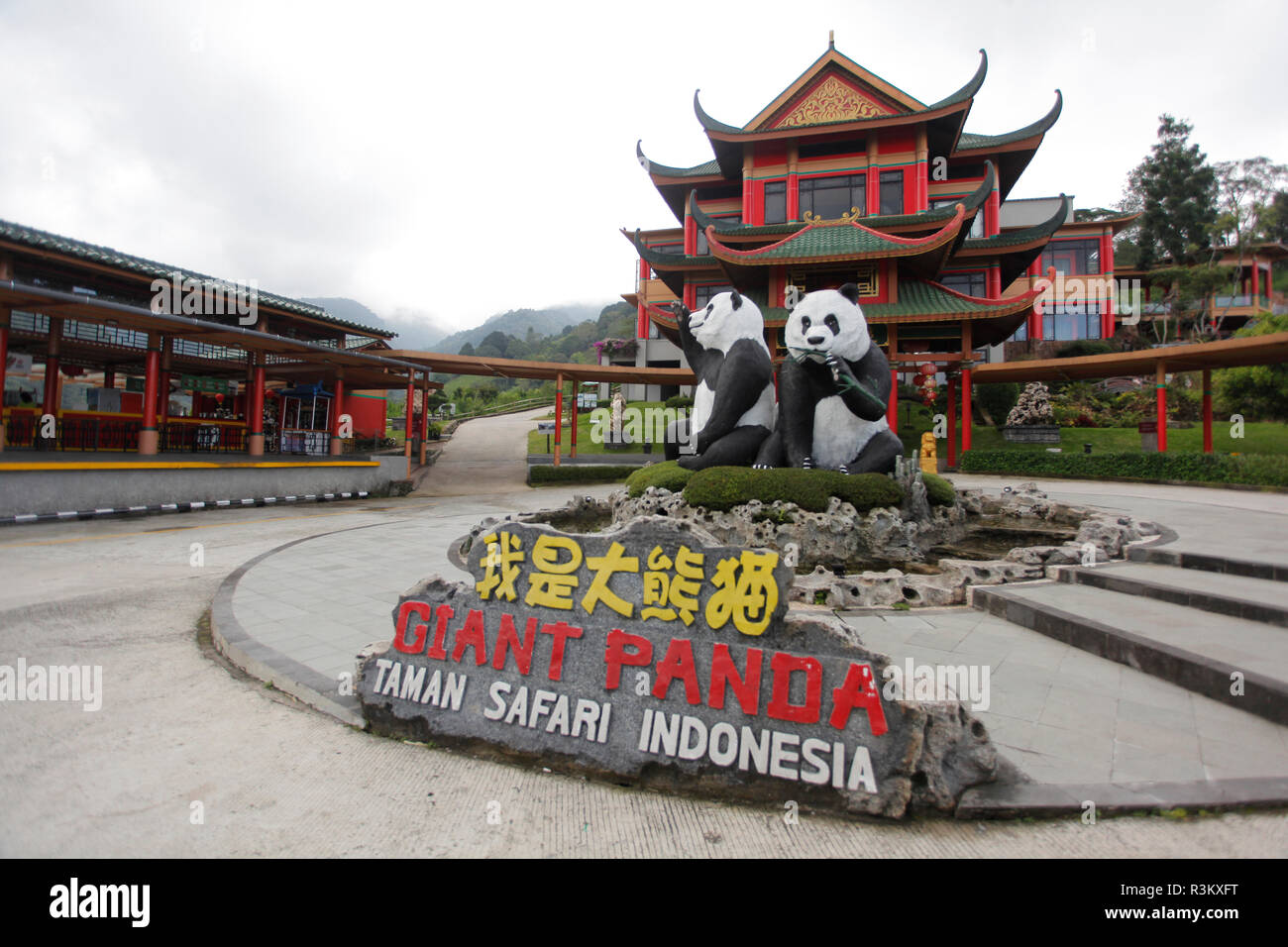 Panda sculptures hi-res stock photography and images - Alamy