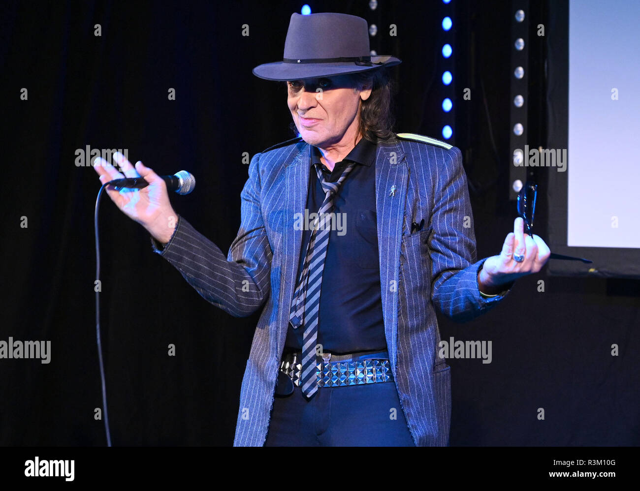 Gronau, Germany. 23rd Nov, 2018. The singer Udo Lindenberg sings at a ...