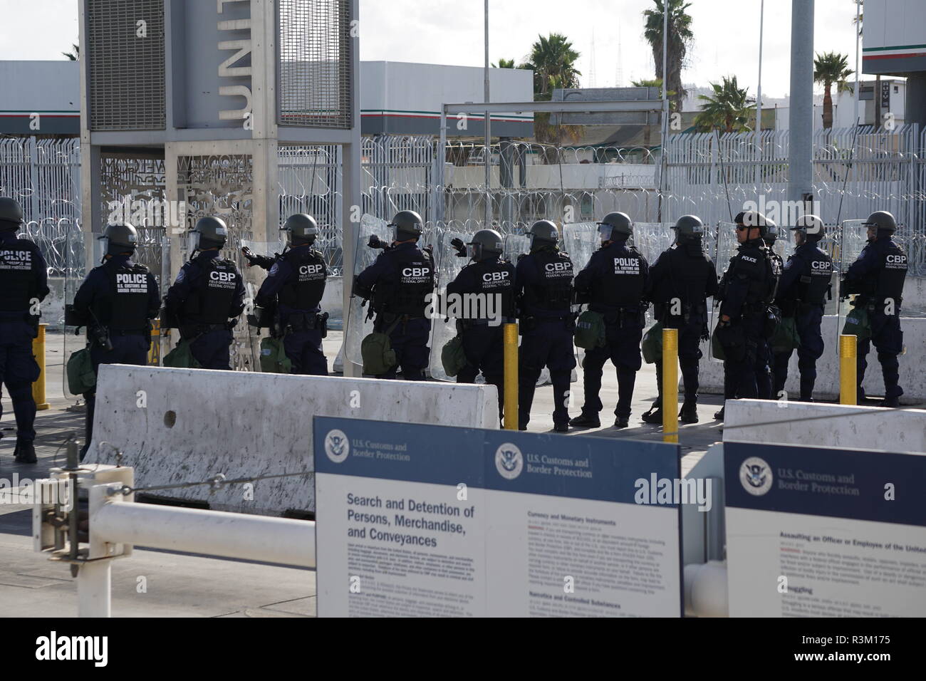 Customs control border hi-res stock photography and images - Alamy