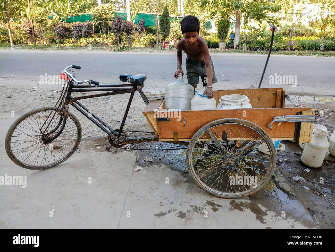 Pakistan boy bicycle hi-res stock photography and images - Alamy