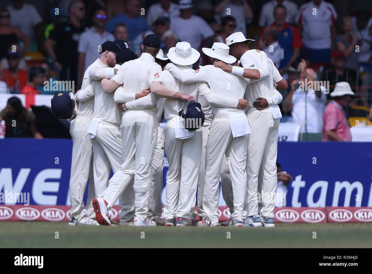 Cricket team huddle hi-res stock photography and images - Alamy