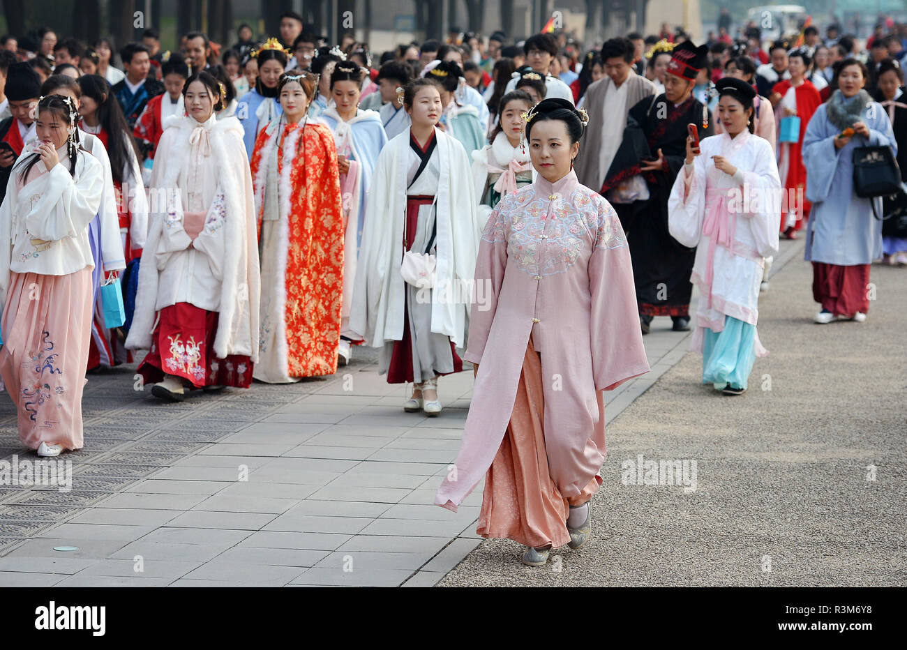 Xi'an, China's Shaanxi Province. 24th Nov, 2018. People wearing Hanfu ...