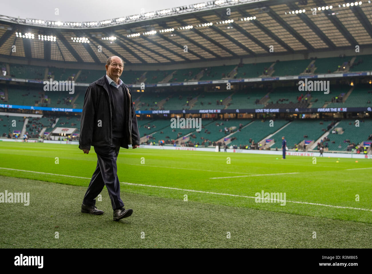 Bbc rugby commentator ian robertson hi-res stock photography and images ...