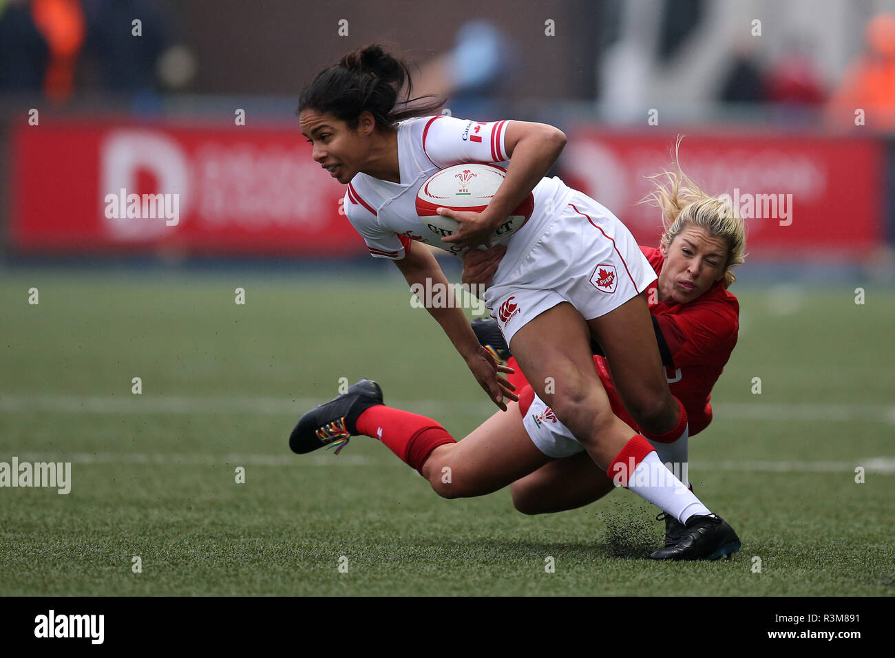 Women's rugby tackle canada hi-res stock photography and images - Alamy