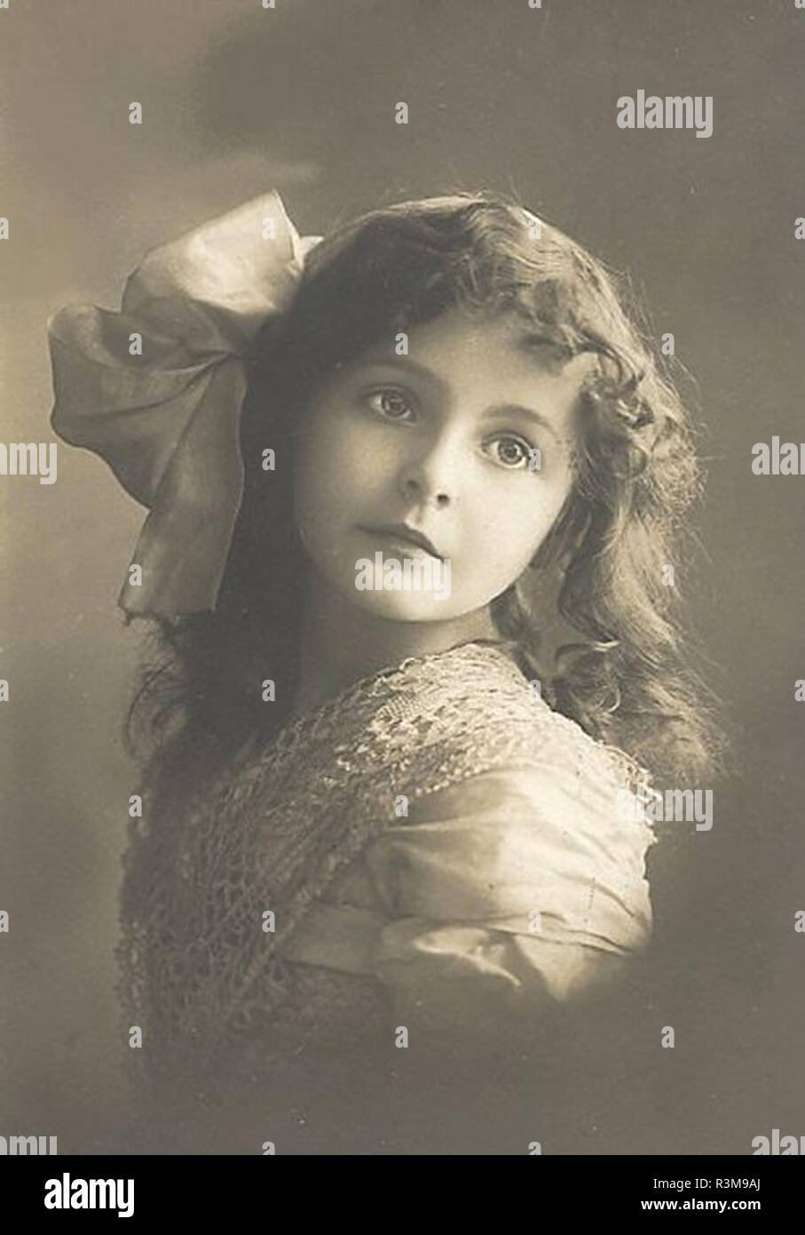 vintage victorian image of a child Stock Photo - Alamy