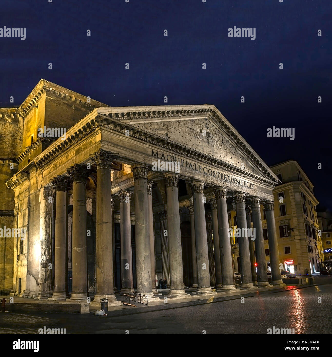 pantheon by night in rome,monument Stock Photo - Alamy