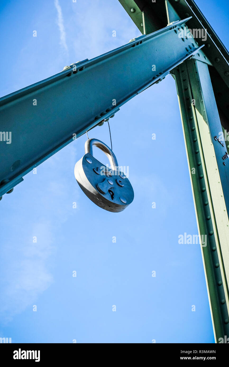 Heavy padlock hi-res stock photography and images - Alamy