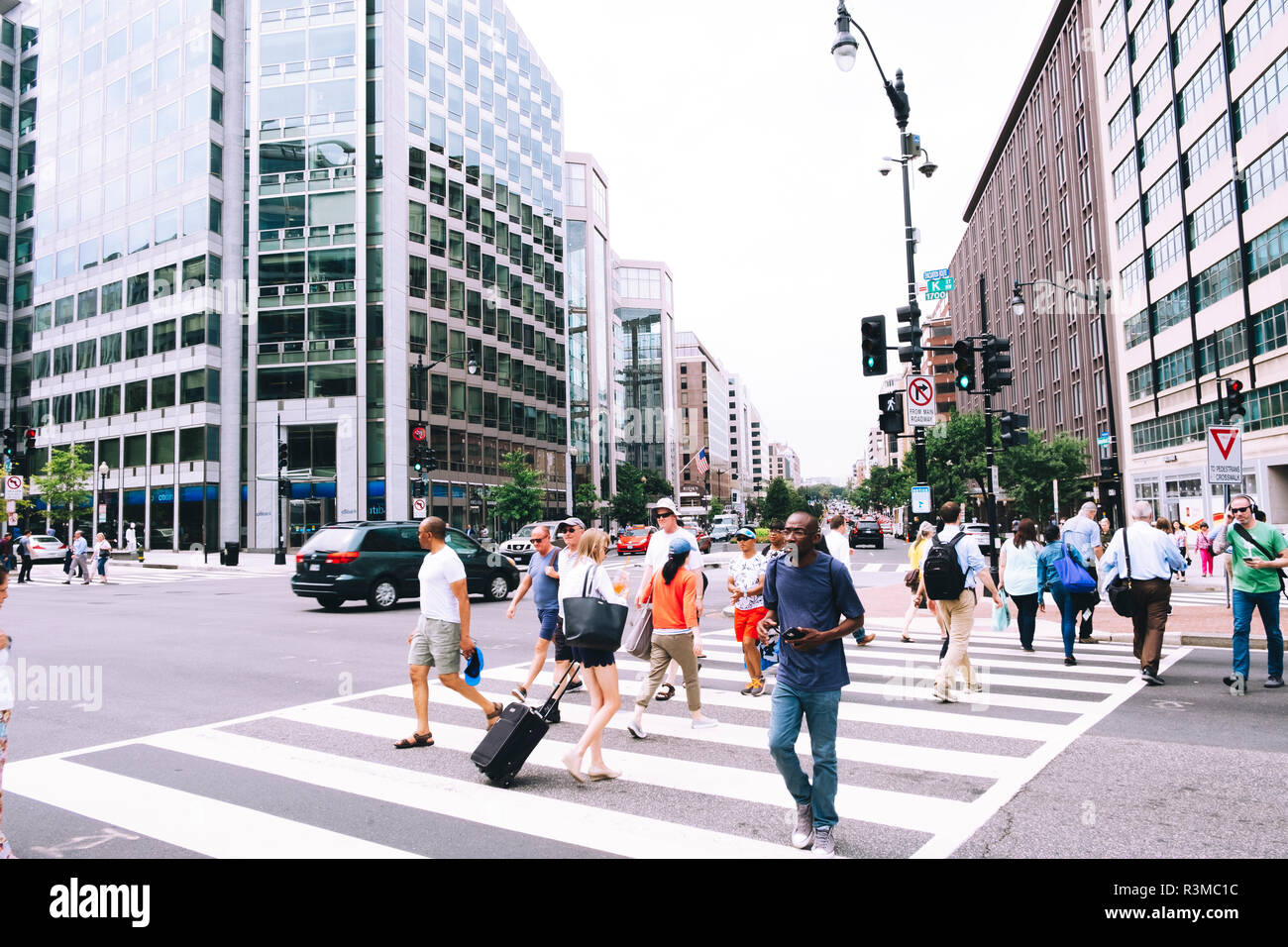 Street road city town movement hi-res stock photography and images - Alamy