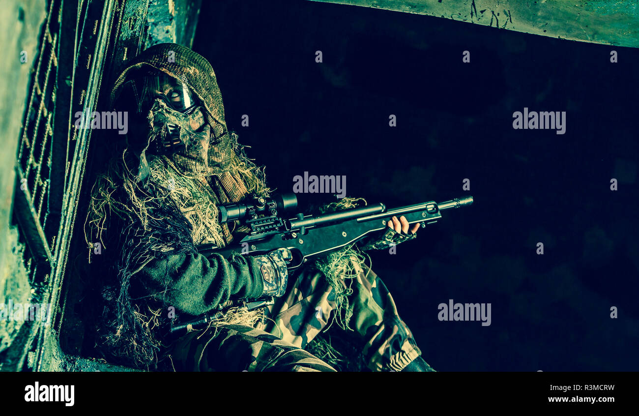 Body painting camouflage hi-res stock photography and images - Alamy