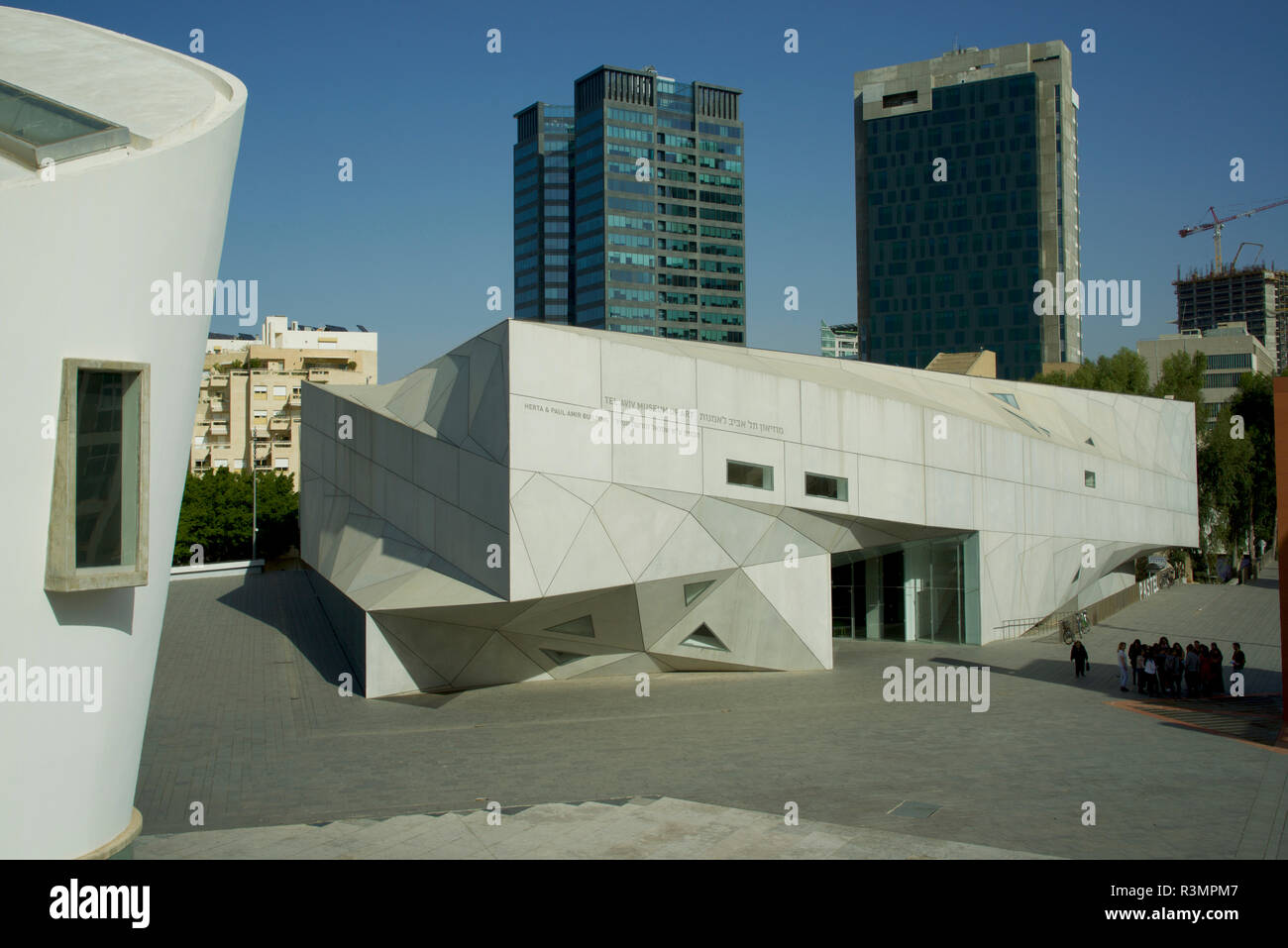 Israel, TAMA, Tel Aviv Museum of Art, Cameri Theatre on the left Stock ...
