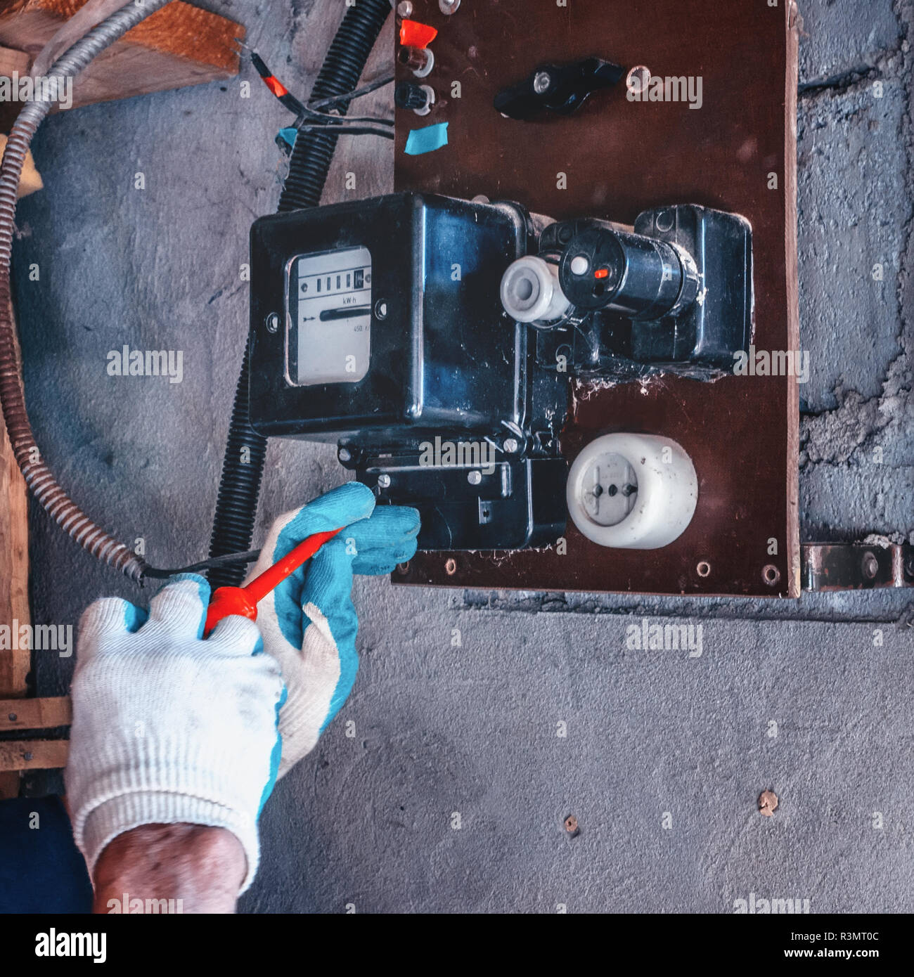 Replacing the old electricity meter with a new one. Repair of ...