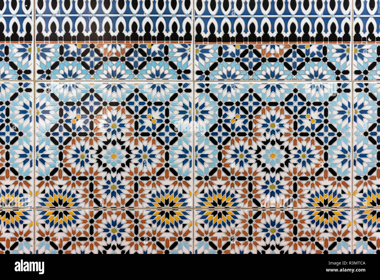 Wall mosaics at Salat Al Azama Synagogue, Marrakech (Marrakesh ...