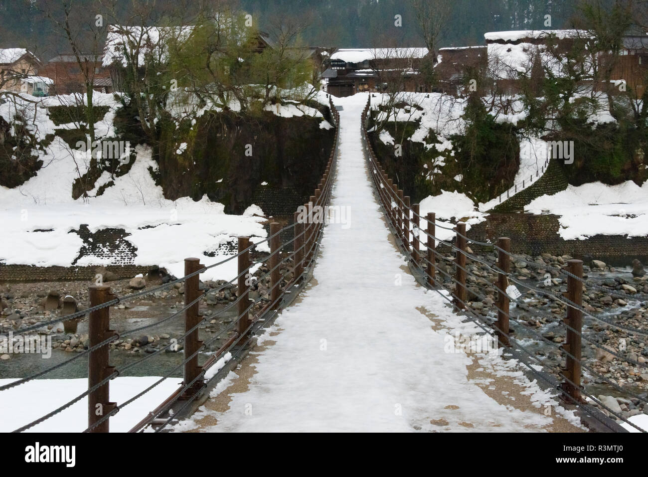 Bridge leading to the village in the mountain, Shirakawa-go, Gifu ...