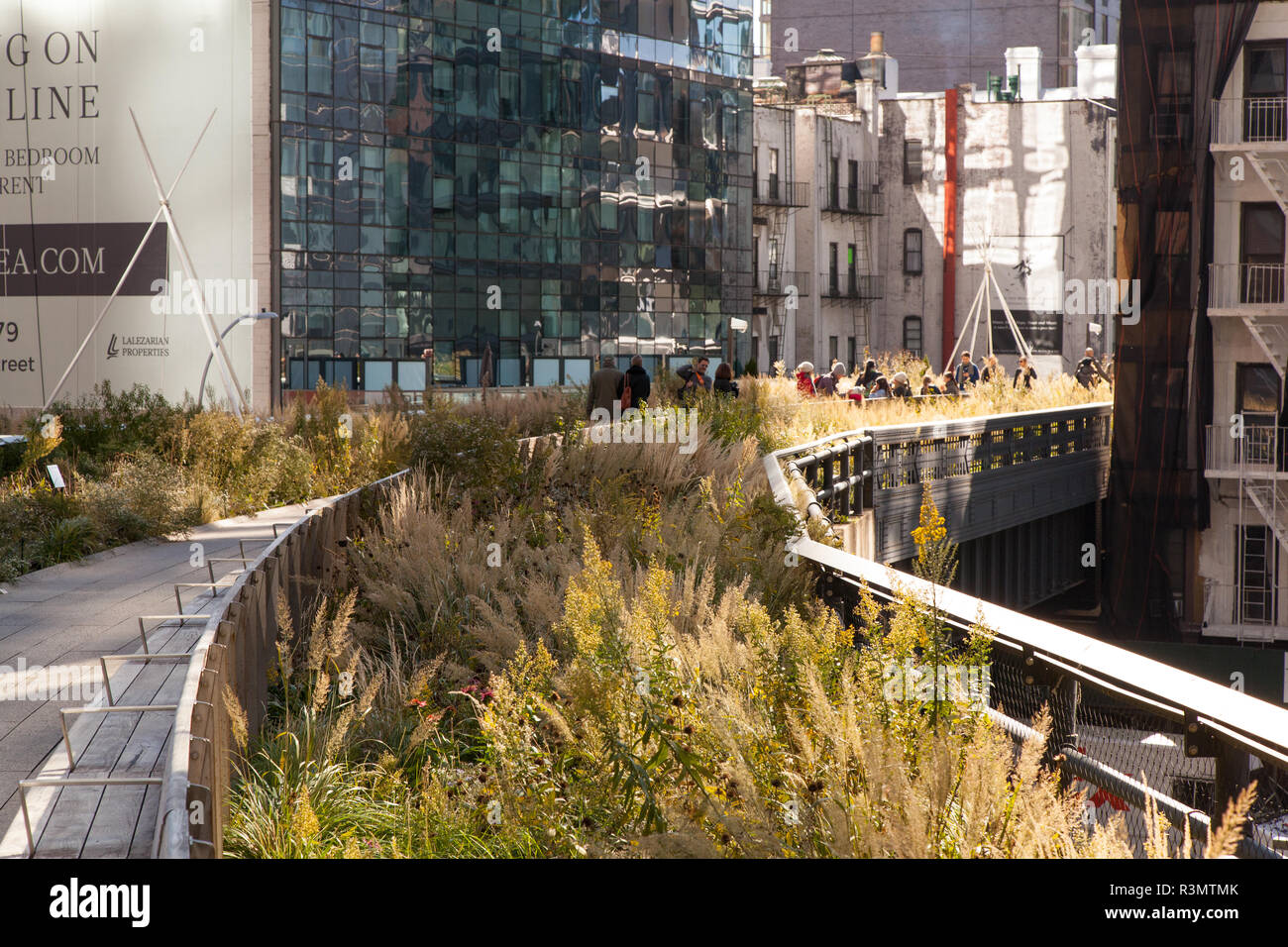 The High Line an urban park on a old elevated railway line, Chelsea ...