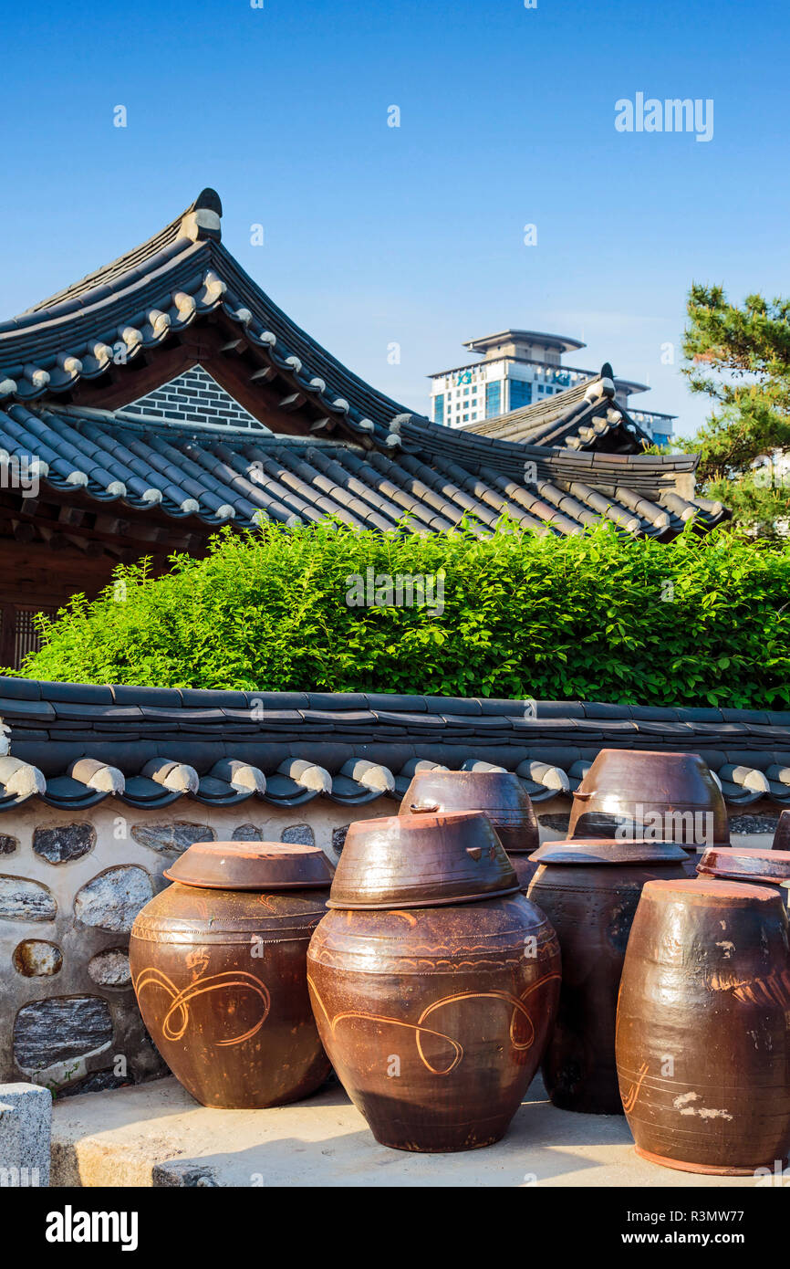Korean clay pots hi-res stock photography and images - Alamy