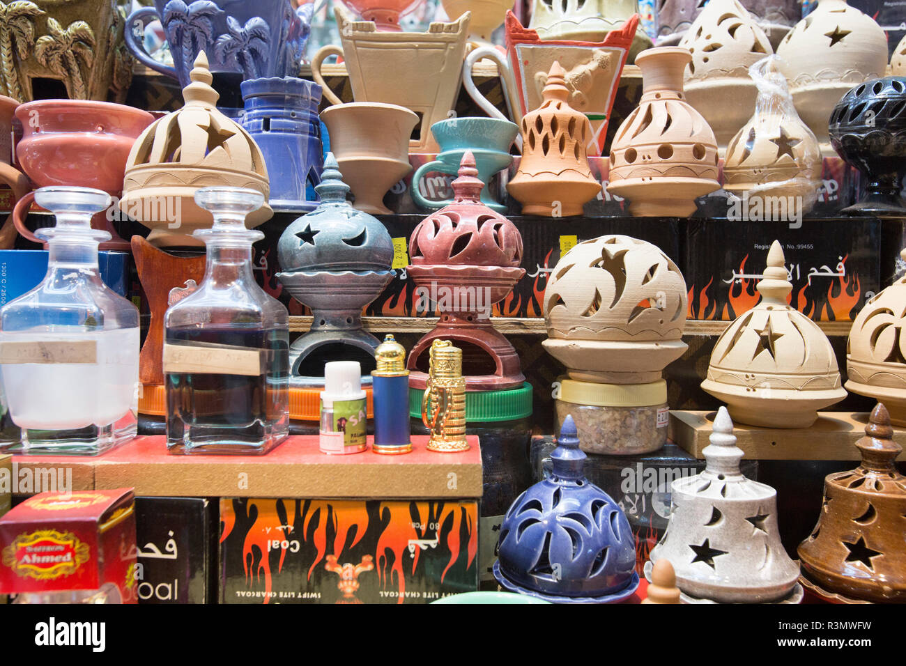 Mutrah Souq. Old-fashioned Bazaar. Muscat, Oman Stock Photo - Alamy