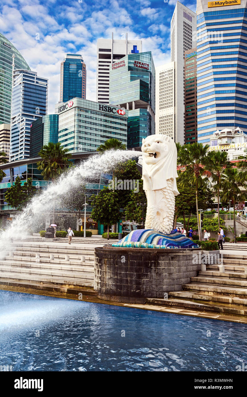Singapore, The Merlion, landmark statue of the metropolis of Singapore ...