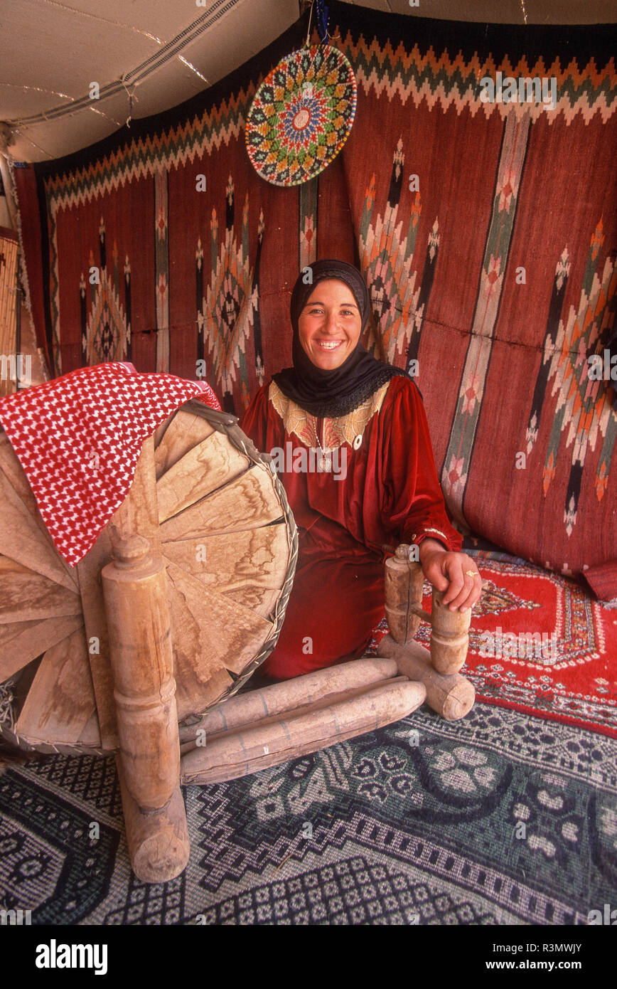 Syria, Bedouin woman with spinning wheel Stock Photo - Alamy
