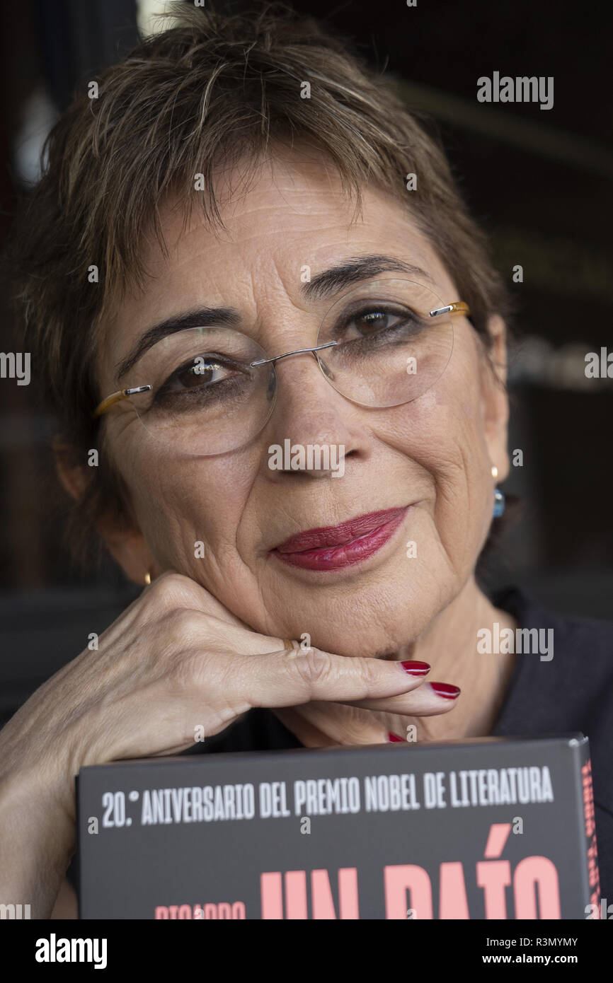 Pilar del Rio poses with the unpublished book by José Saramago, 'The ...
